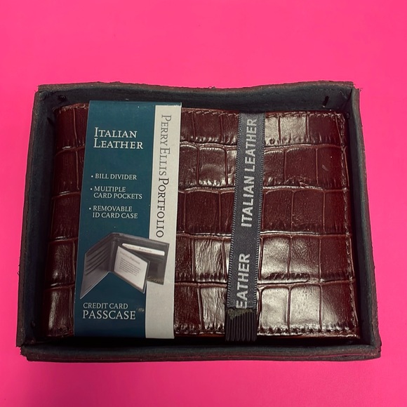 Perry Ellis | Bags | Nwt Perry Ellis Portfolio Passcase Wallet ...